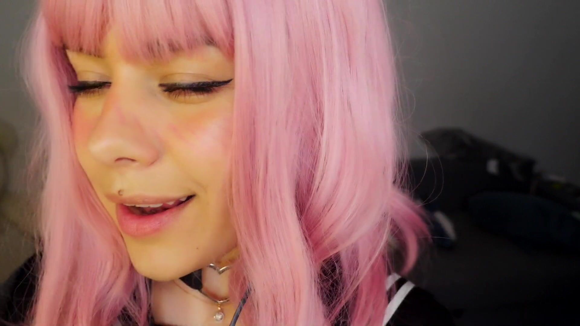 Kawai Face Licking - ASMR HONEYGIRL